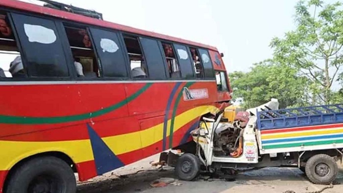 ফরিদপুরে বাস, পিকআপ মুখোমুখি সংঘর্ষ, নিহত ১৩